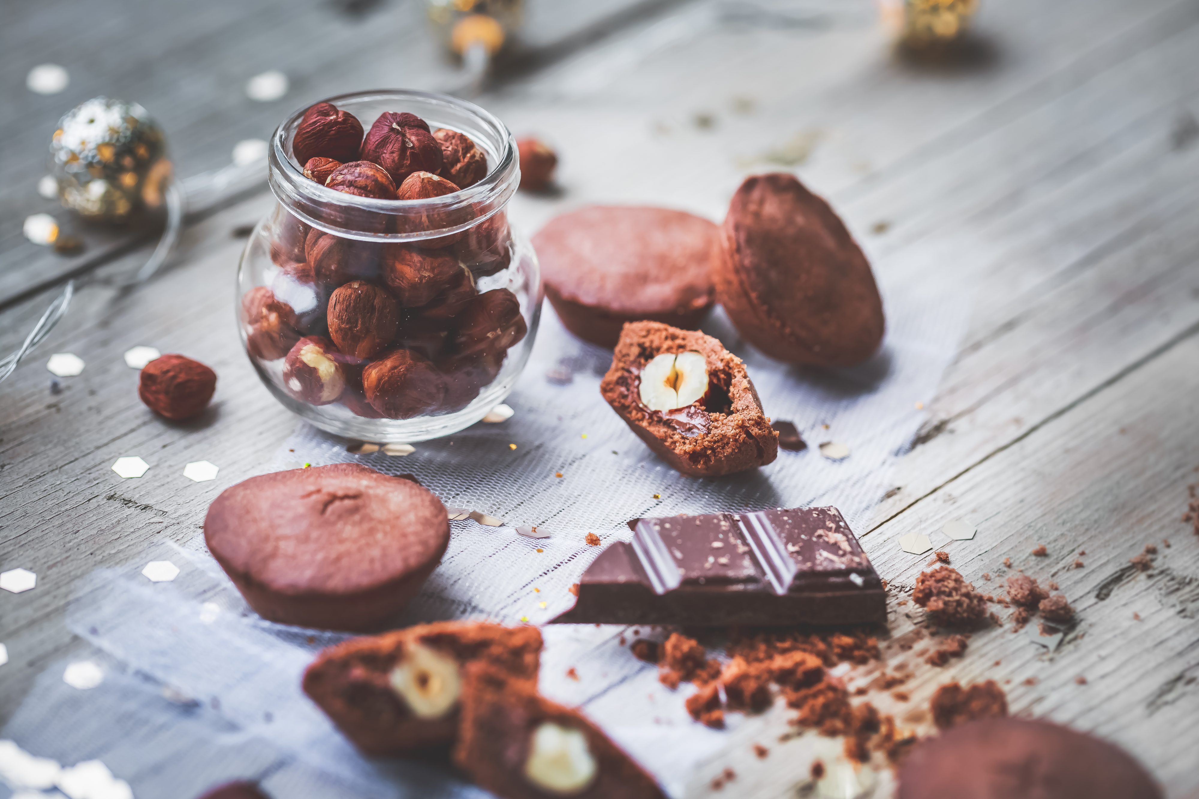 Sablés chocolat fourrés à la pâte à tartiner et noisette. - petitsplats ...